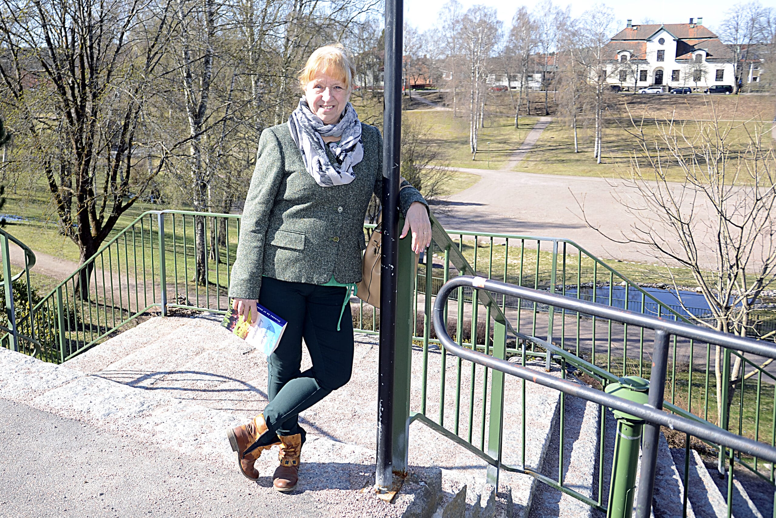 Helena släpper sin första roman - hämtade inspiration från gård utanför ...