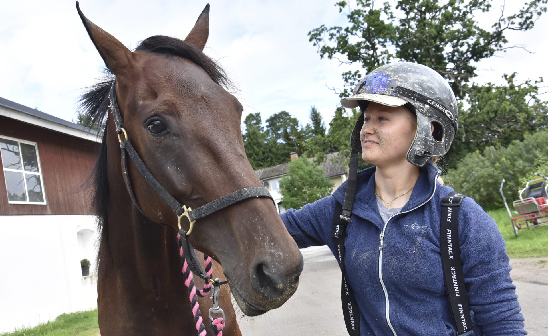 Hockeytjejen med ett annorlunda sommarjobb | Lokalt i Dalarna